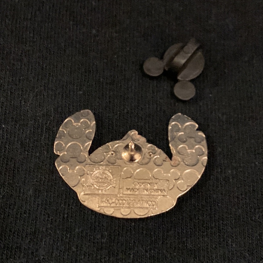 Stitch Emoji Pin Smiling Happy Face - Gem